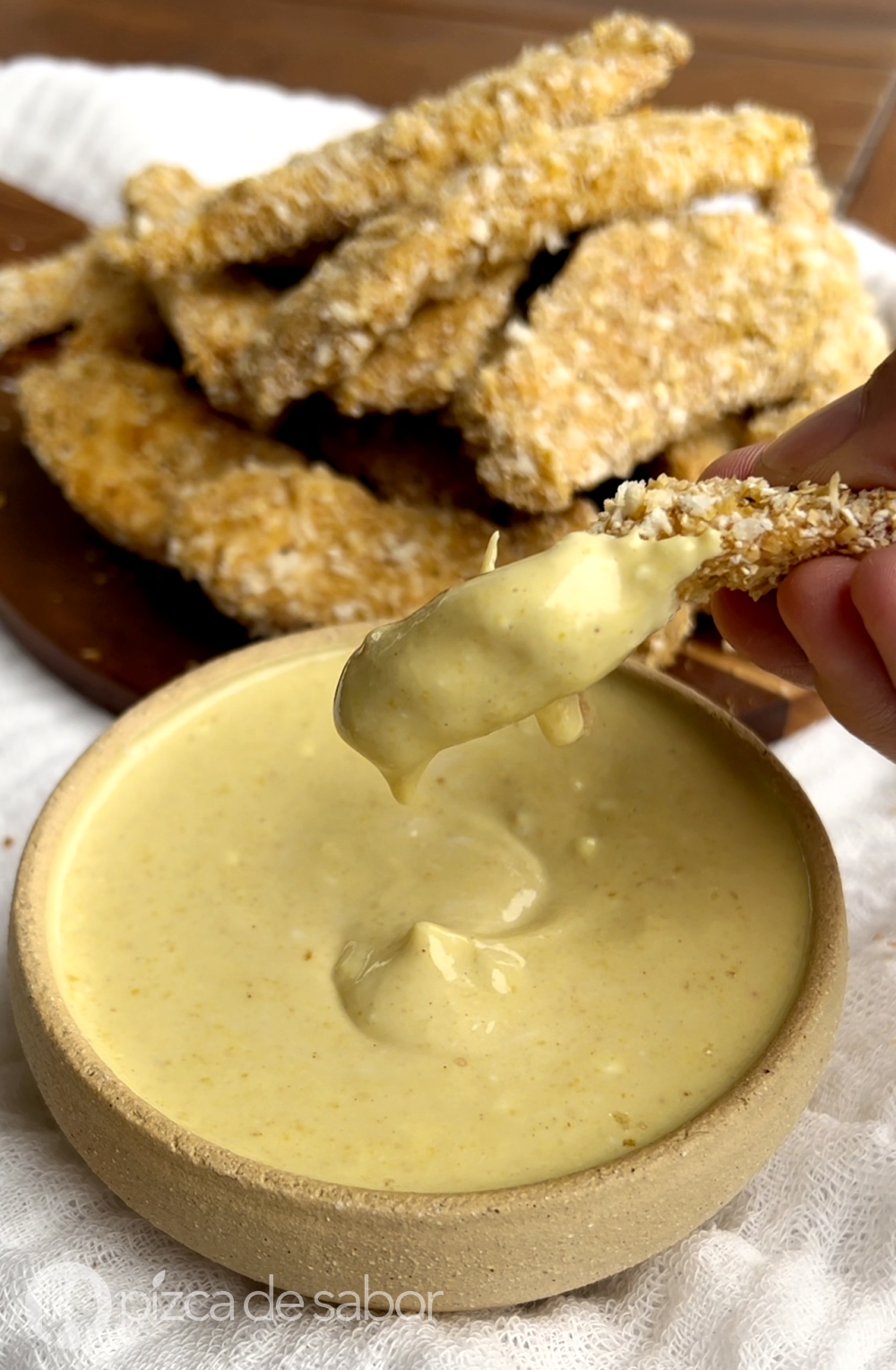 Tiras de pollo con dip honey mustard - Pizca de Sabor